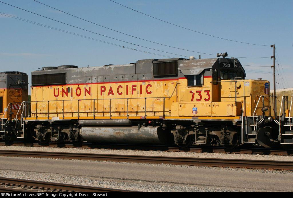 UP GP38-2 733